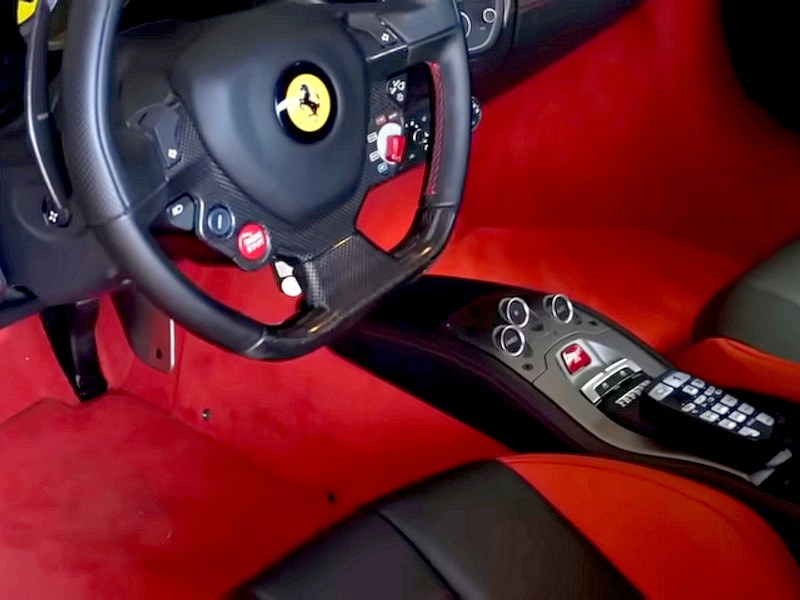 Ferrari ve službách Policie České republiky | autoweek.cz